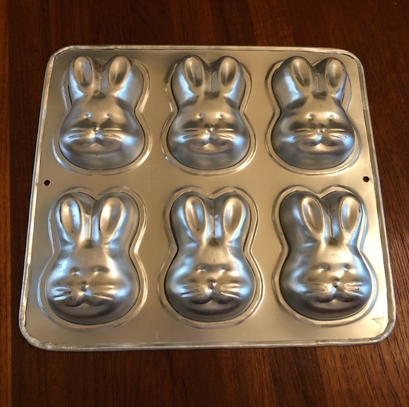 Wilton | Kitchen | Easter Bunny Baking Pan 6 Mini Cakes | Poshmark